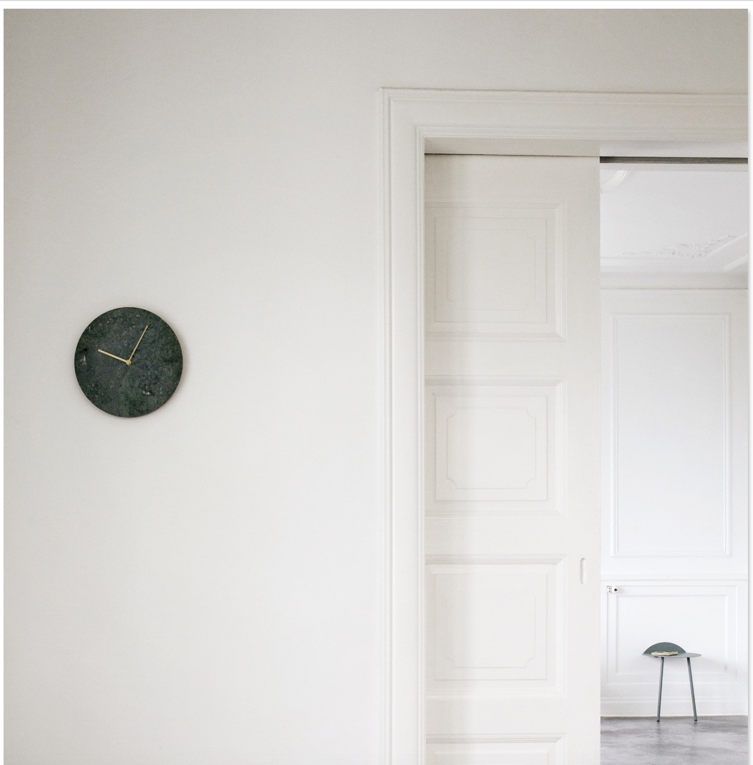 Menu Norm Wall Clock zwart marmer